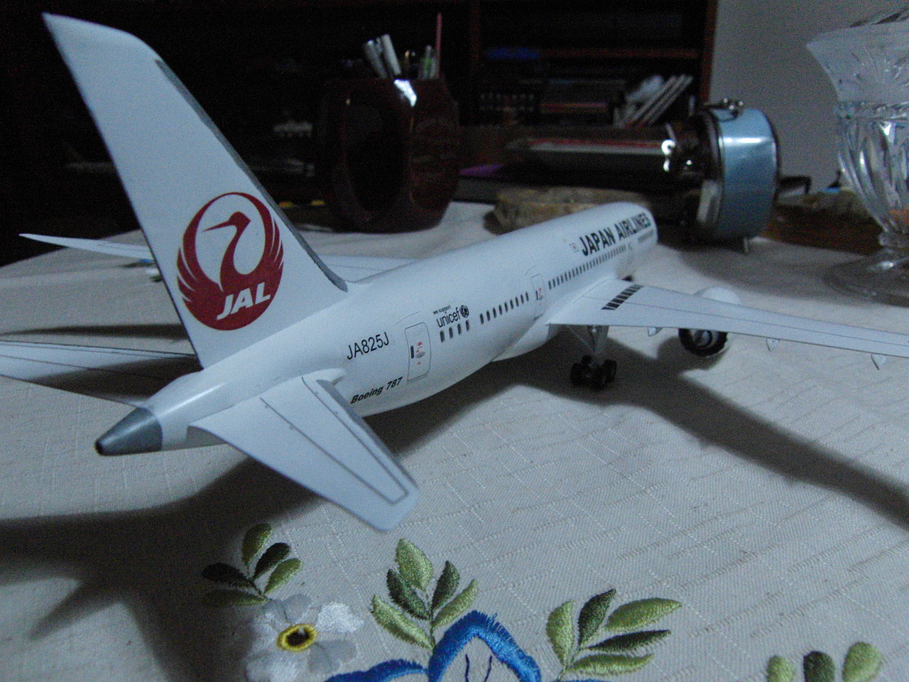 Boeing 787-8 Dreamliner -- Plastic Model Airplane Kit -- 1/144 Scale ...