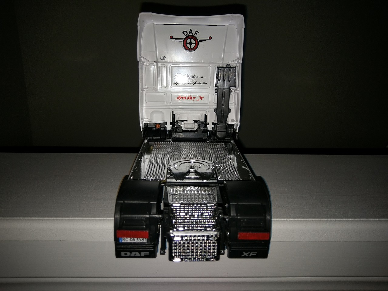 DAF XF-105 Show Truck -- Plastic Model Truck Kit -- 1/24 Scale ...