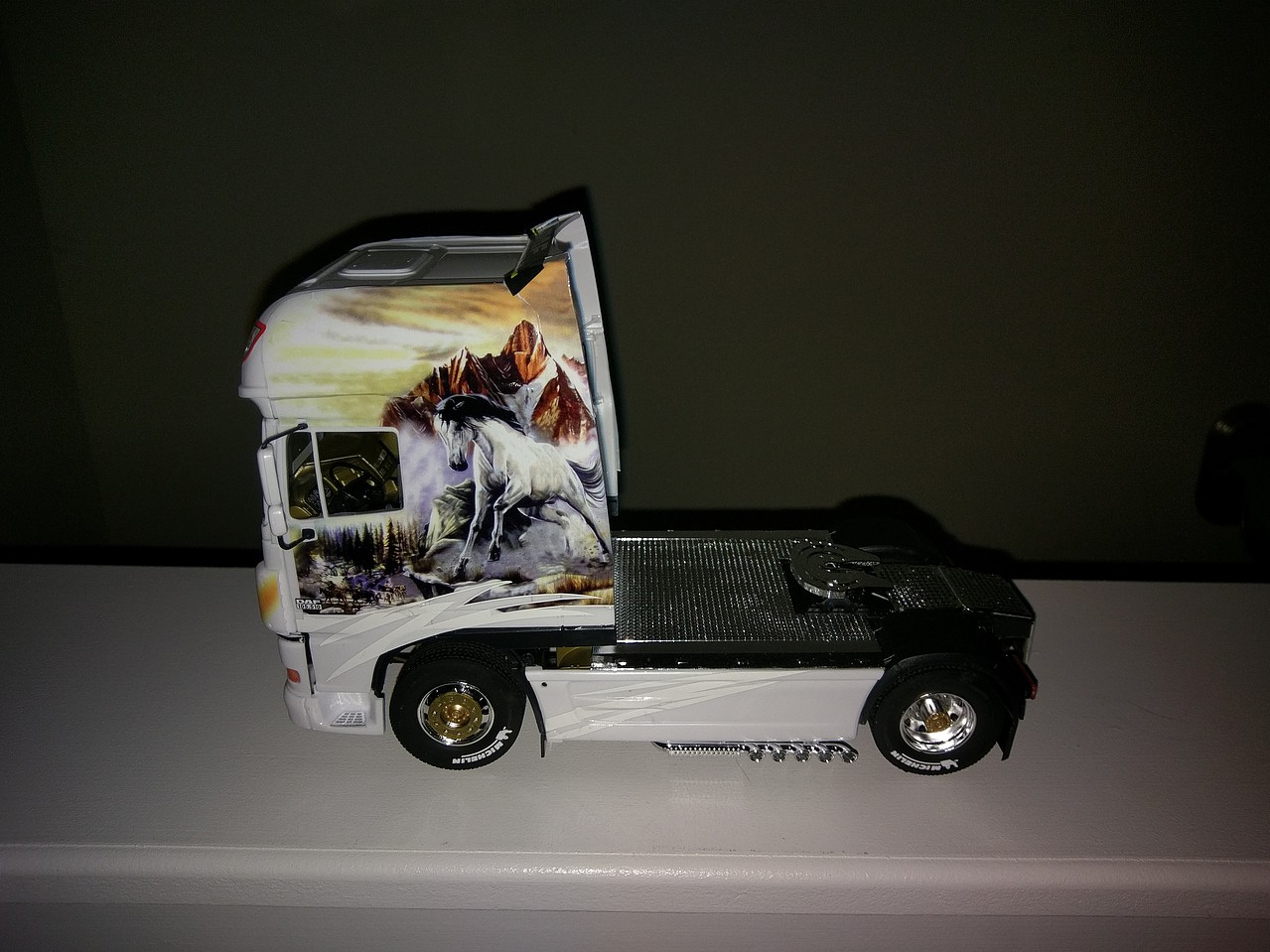 DAF XF-105 Show Truck -- Plastic Model Truck Kit -- 1/24 Scale ...