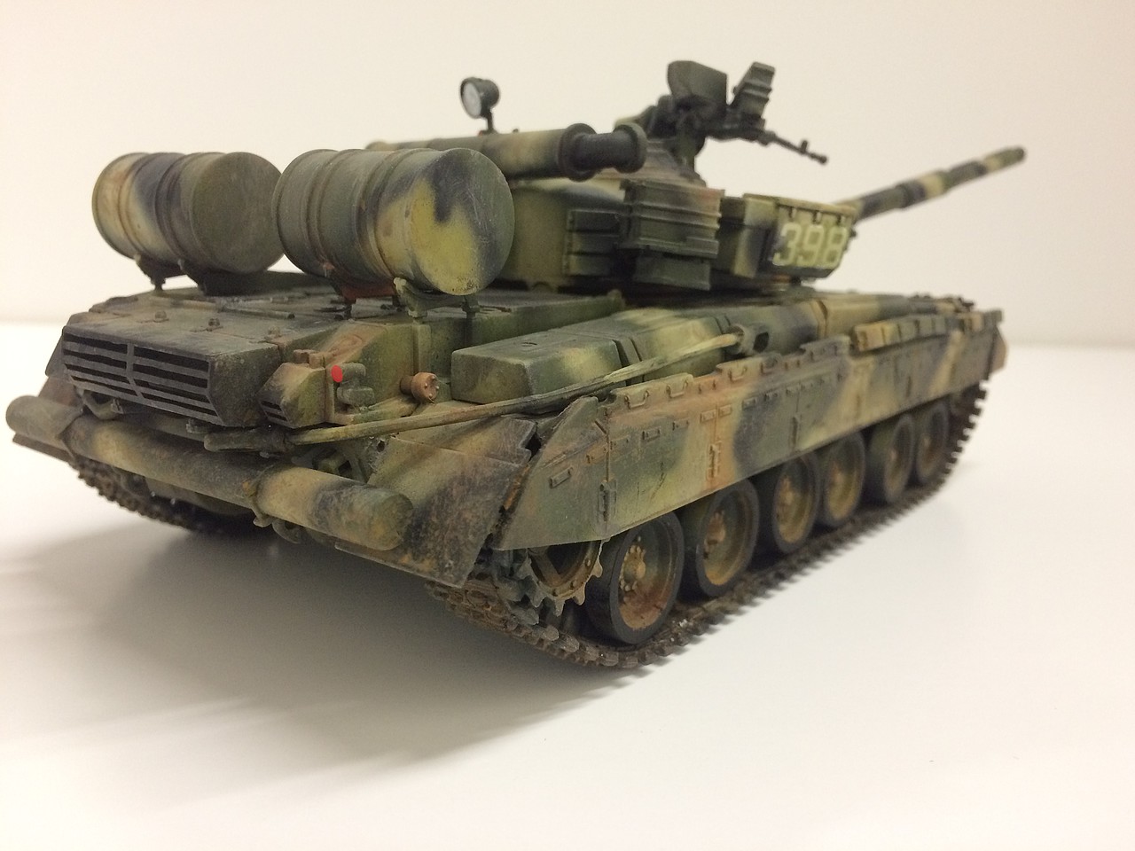 T80UD Russian Tank -- Plastic Model Tank Kit -- 1/35 Scale -- #201 ...