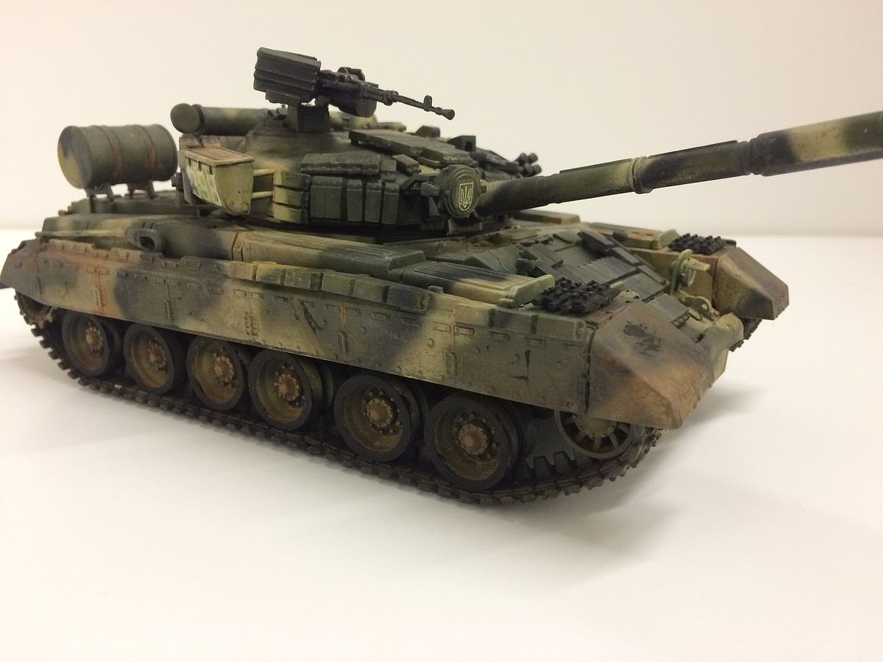 T80UD Russian Tank -- Plastic Model Tank Kit -- 1/35 Scale -- #201 ...