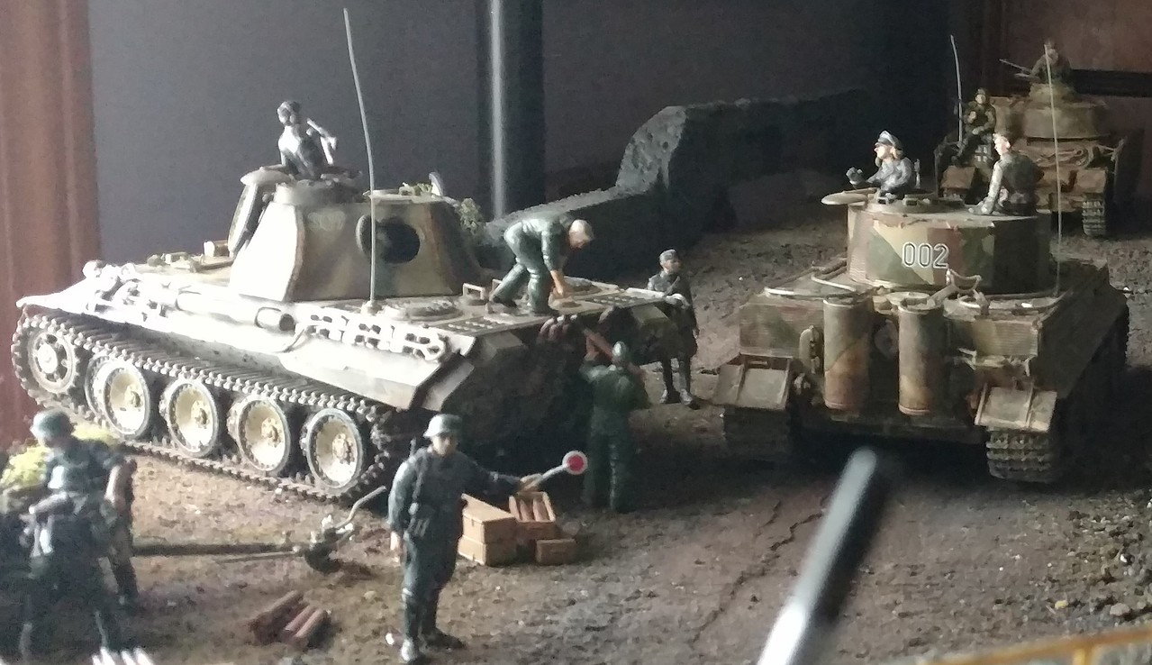 German Tiger I Mid Production Tank -- Plastic Model Military Vehicle ...