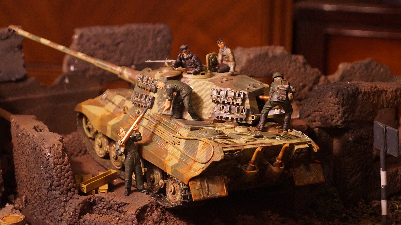 German Tank Ammo Loading Crew -- Plastic Model Military Diorama Kit ...