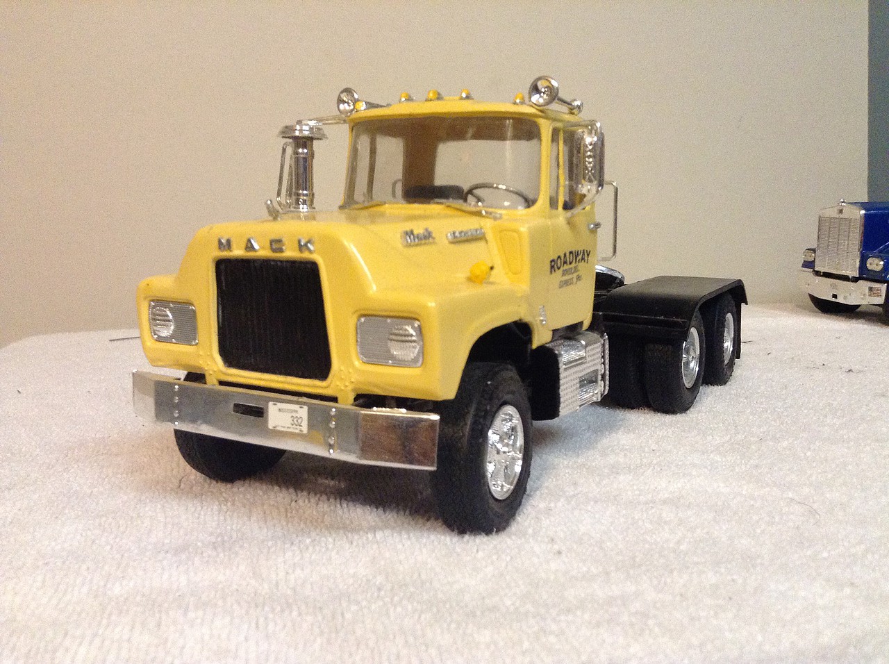 Gallery Pictures MPC 1/25 Mack DM600 Tractor Cab