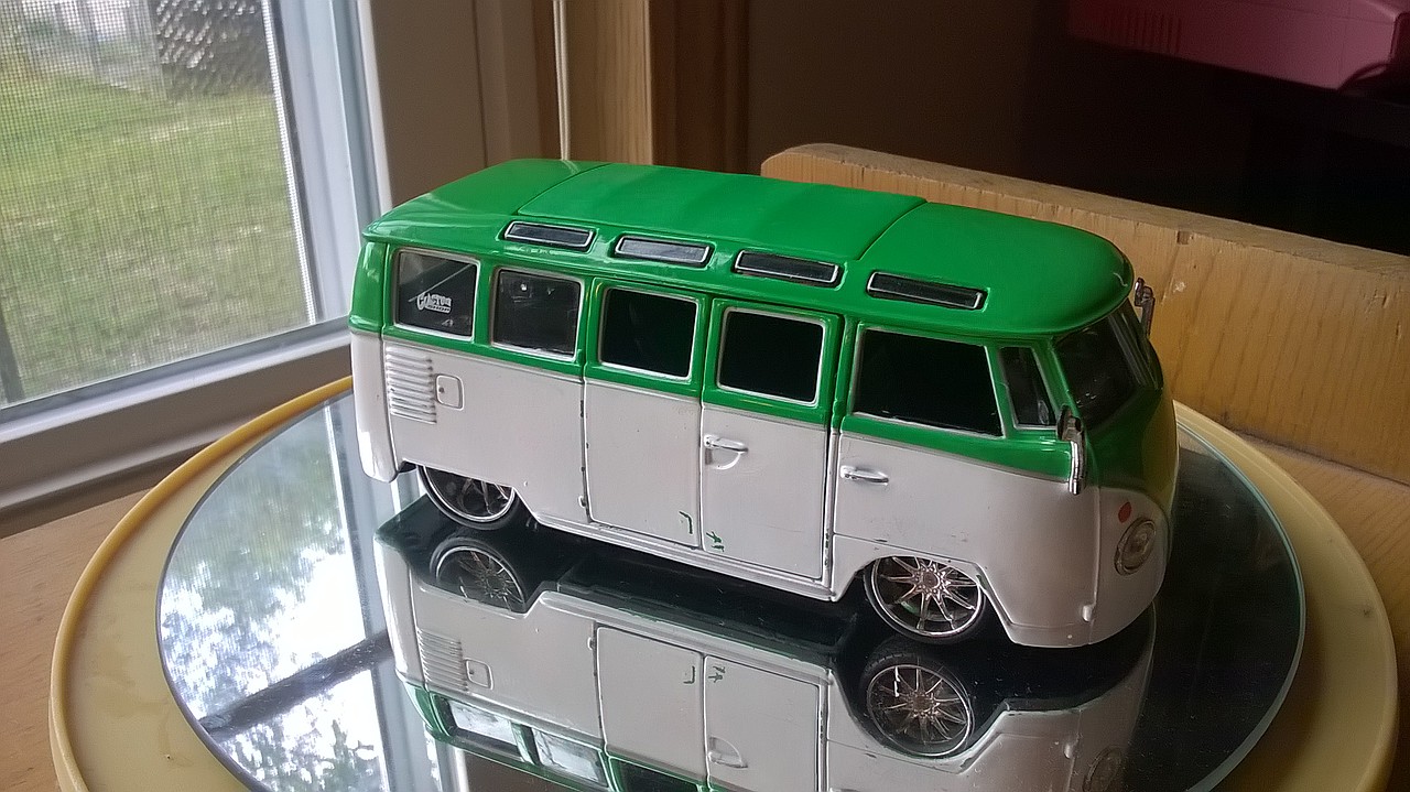 Volkswagen Micro Bus -- Plastic Model Car Kit -- 1/24 Scale -- #21210 ...
