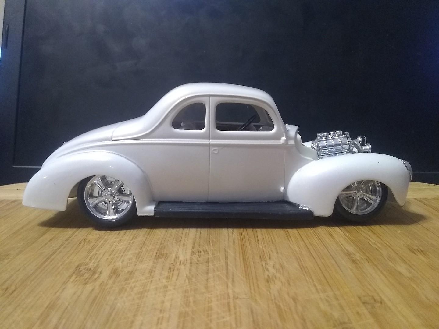 1940 Ford Standard Coupe -- Plastic Model Car Kit -- 1/25 Scale ...