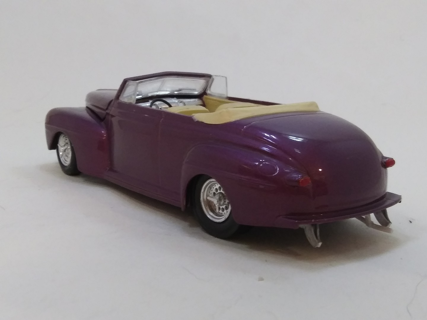 Greased Lightning 1948 Ford Convertible -- Plastic Model Car Kit -- 1/ ...