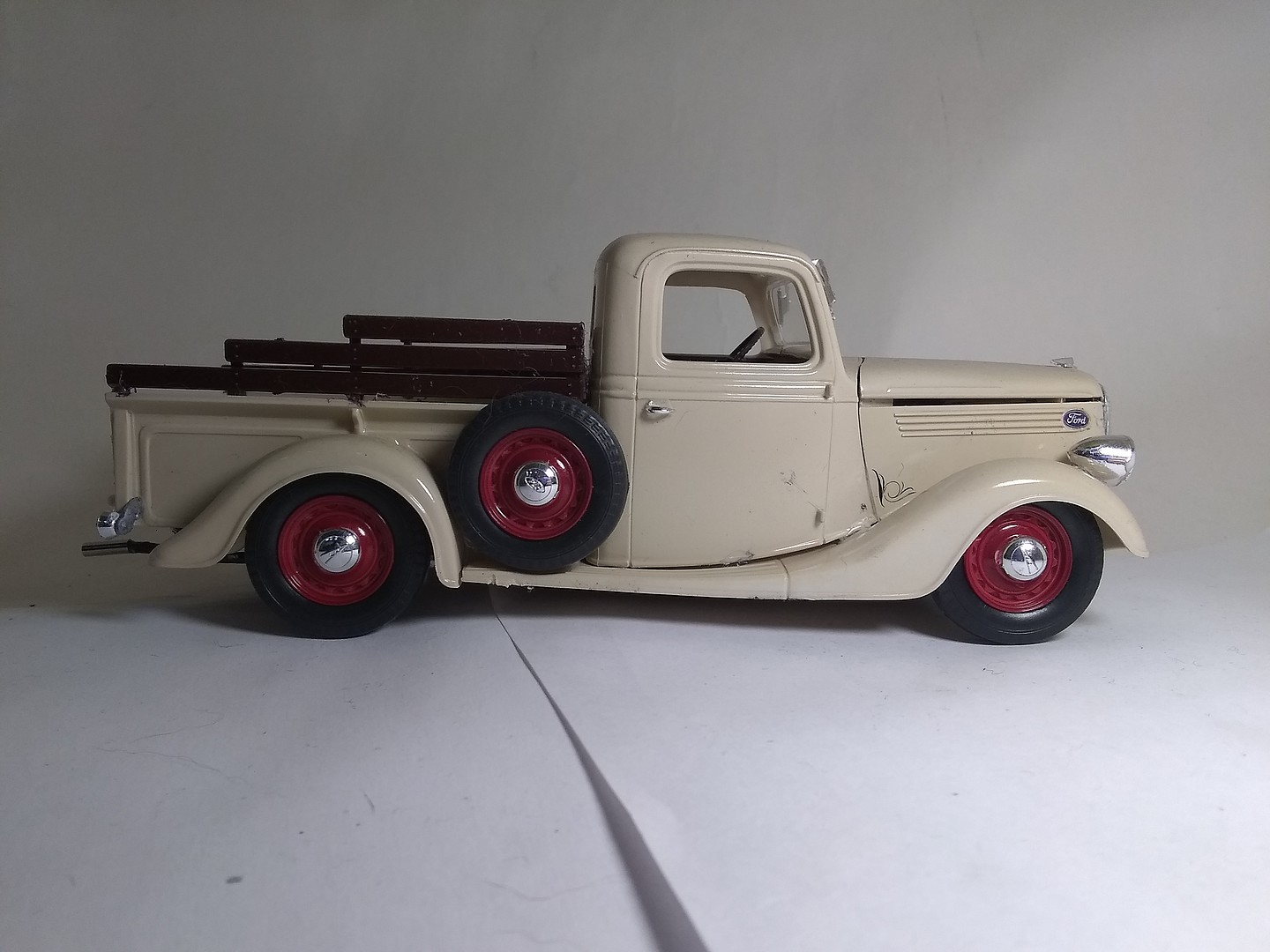 1934 Ford Pickup -- Plastic Model Truck Kit -- 1/25 Scale -- #1120 ...