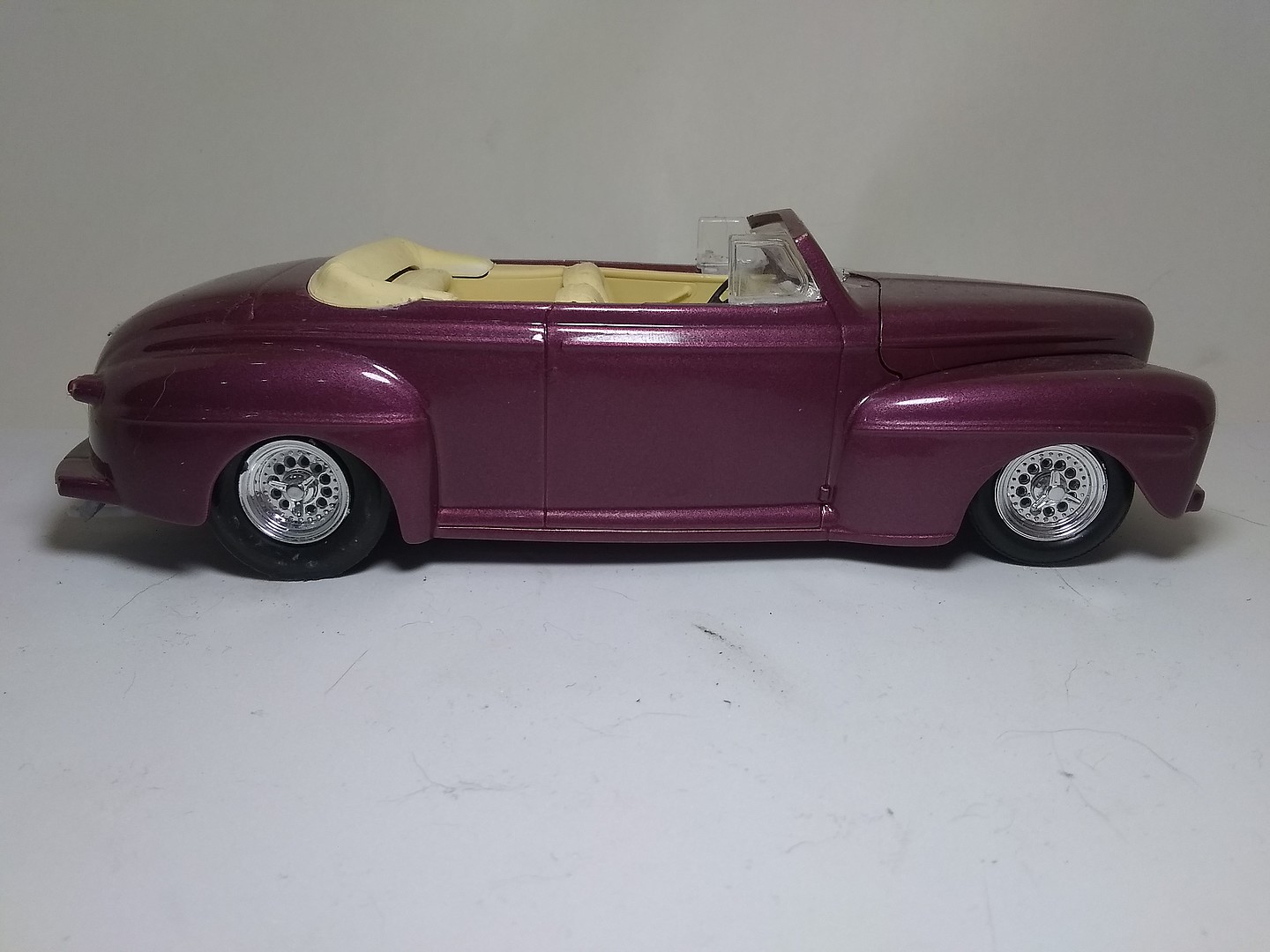 Greased Lightning 1948 Ford Convertible -- Plastic Model Car Kit -- 1/ ...