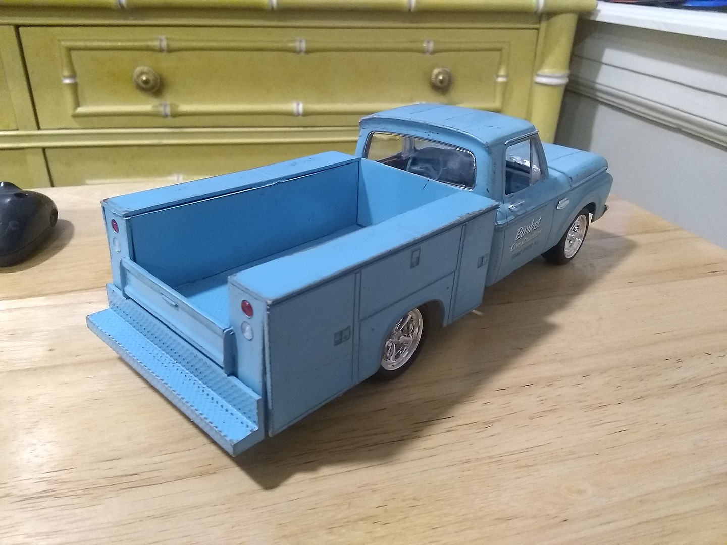 1965 Ford F-100 utility Truck -- Plastic Model Truck Vehicle Kit -- 1/ ...