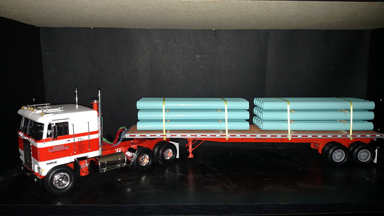 Fruehauf Flatbed Trailer -- Plastic Model Semi Trailer Kit -- 1/25 ...