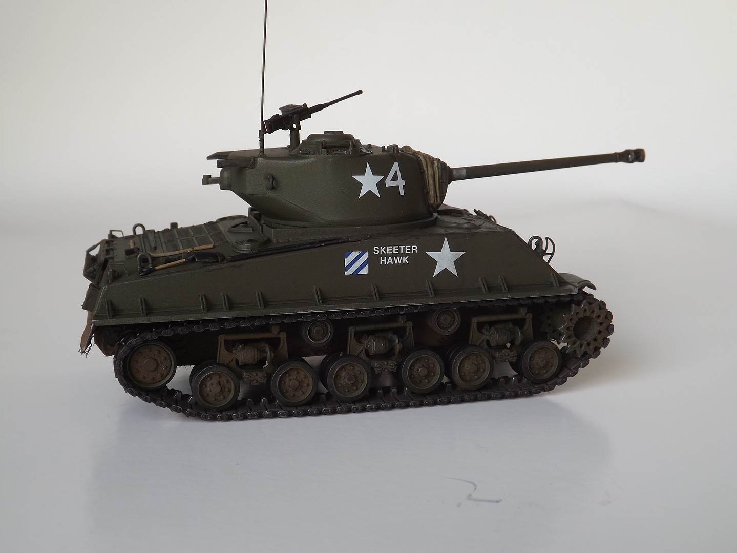 US Medium Tank M4A3E8 Sherman ''Easy Eight'' -- Plastic Model Tank Kit ...