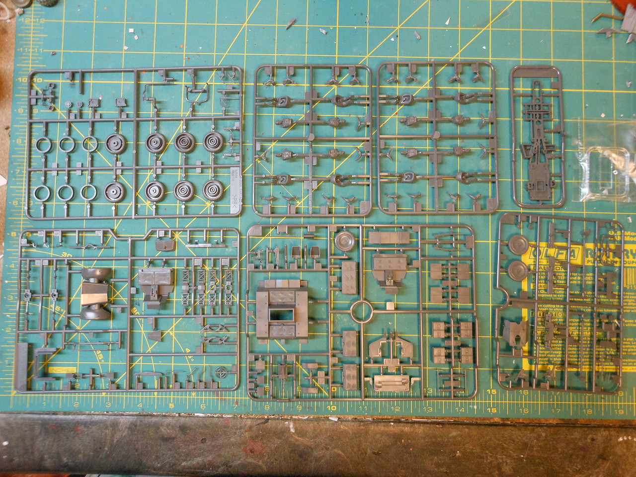 German 6x4 Towing Truck Kfz.69 -- Plastic Model Military Vehicle Kit ...