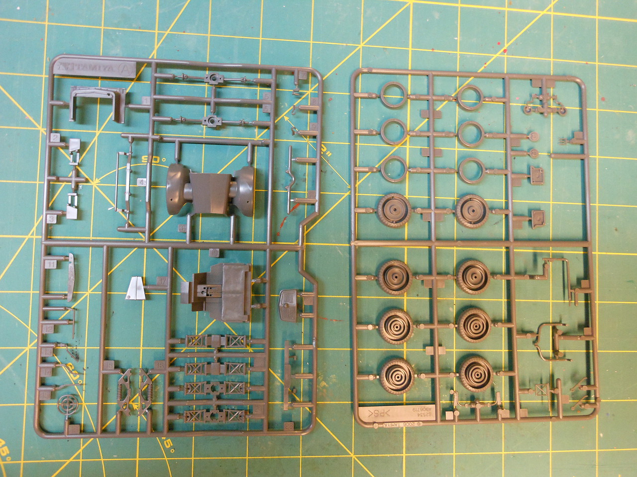 German 6x4 Towing Truck Kfz.69 -- Plastic Model Military Vehicle Kit ...