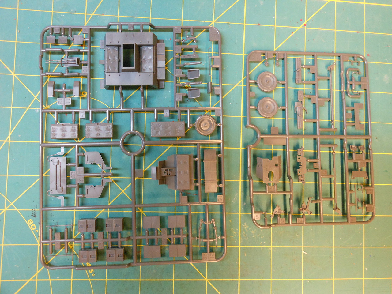 German 6x4 Towing Truck Kfz.69 -- Plastic Model Military Vehicle Kit ...