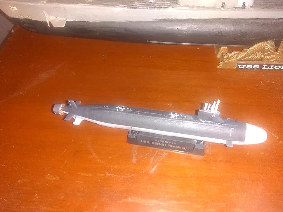 USS SSN-21 Seawolf Attack Submarine -- Plastic Model Military Ship Kit ...