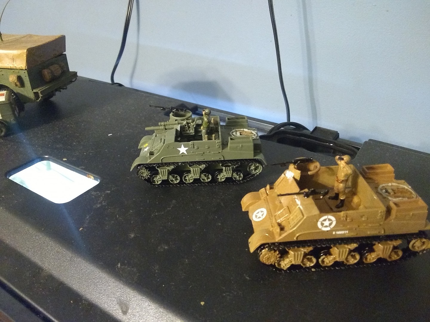 M7 Priest 105mm/Kangaroo (2pcs) -- Plastic Model Military Vehicle Kit ...