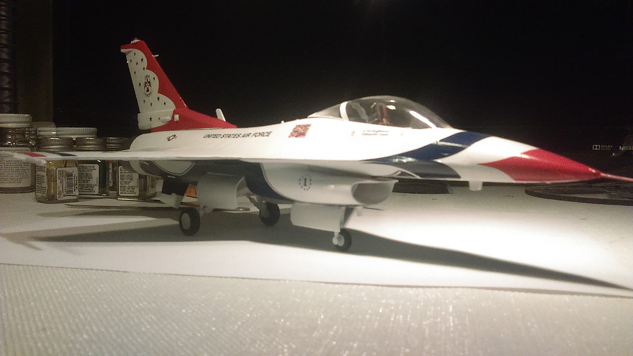 F-16 Air Team -- Plastic Model Airplane Kit -- 1/48 Scale -- #855326 ...