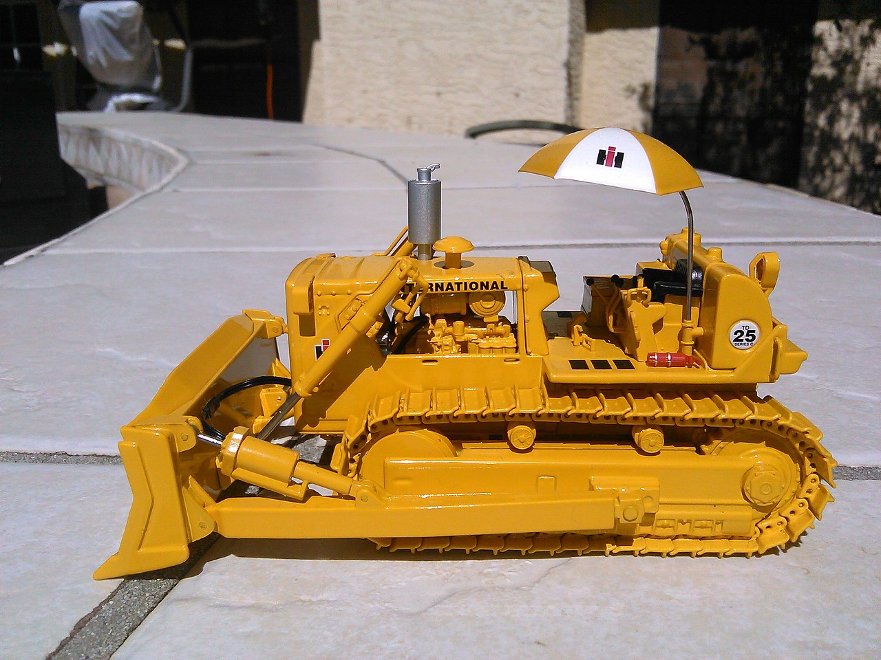 TD-25 Dozer with Umbrella and Hitch -- Diecast Model Construction ...