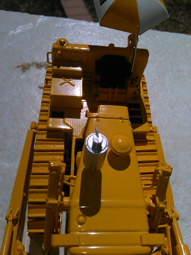 TD-25 Dozer with Umbrella and Hitch -- Diecast Model Construction ...
