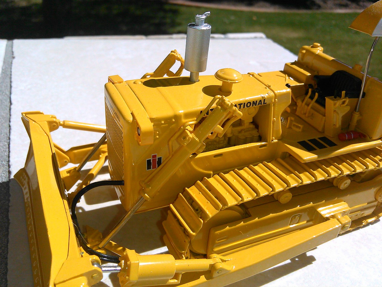 TD-25 Dozer with Umbrella and Hitch -- Diecast Model Construction ...