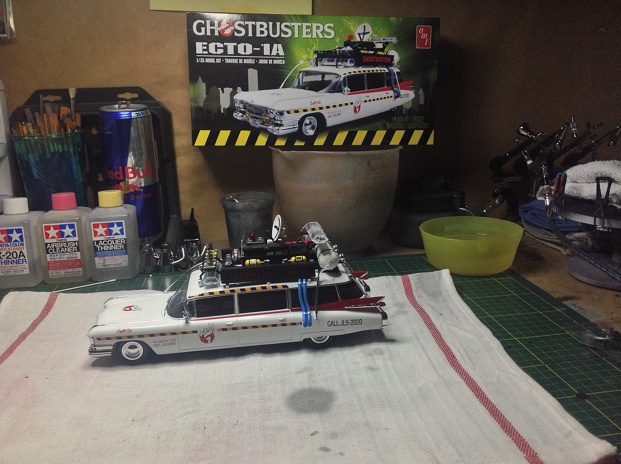 GHOSTBUSTERS Ecto-1A -- Plastic Model Car Kit -- 1/25 Scale -- #750 ...