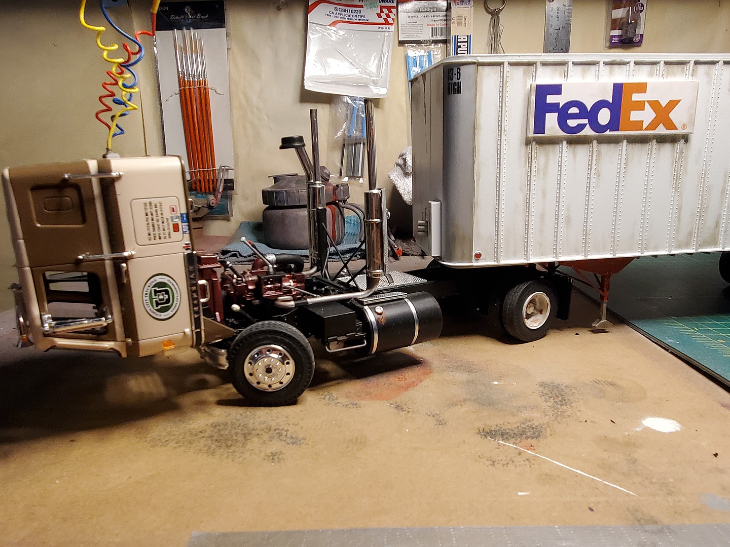 'Double Header' Van Trailers -- Plastic Model Vehicle Kit -- 1/25 Scale ...