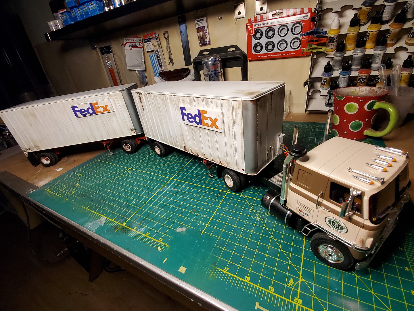 'Double Header' Van Trailers -- Plastic Model Vehicle Kit -- 1/25 Scale ...