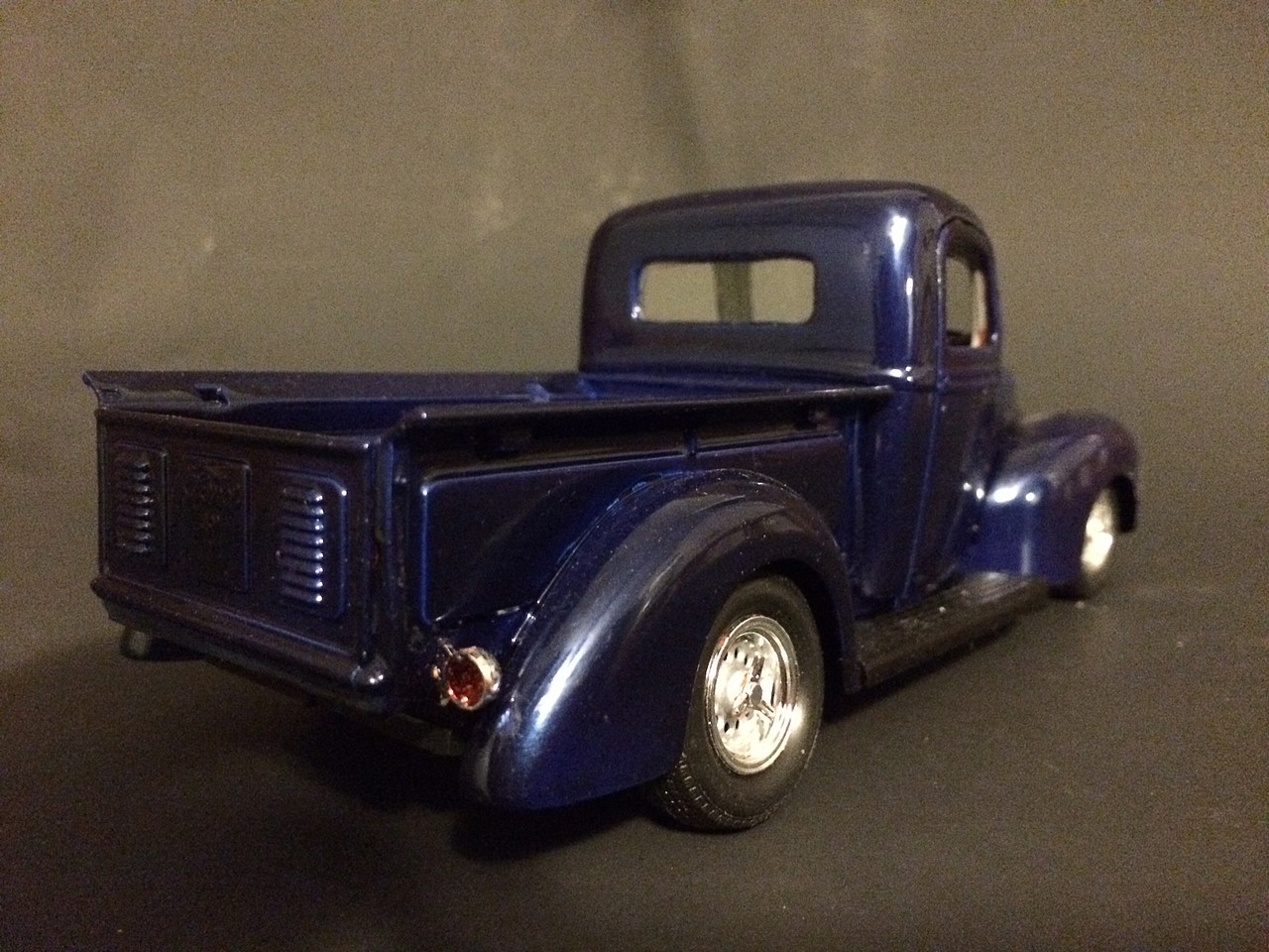 1940 Ford Custom Pickup Truck -- Plastic Model Truck Kit -- 1/24 Scale ...