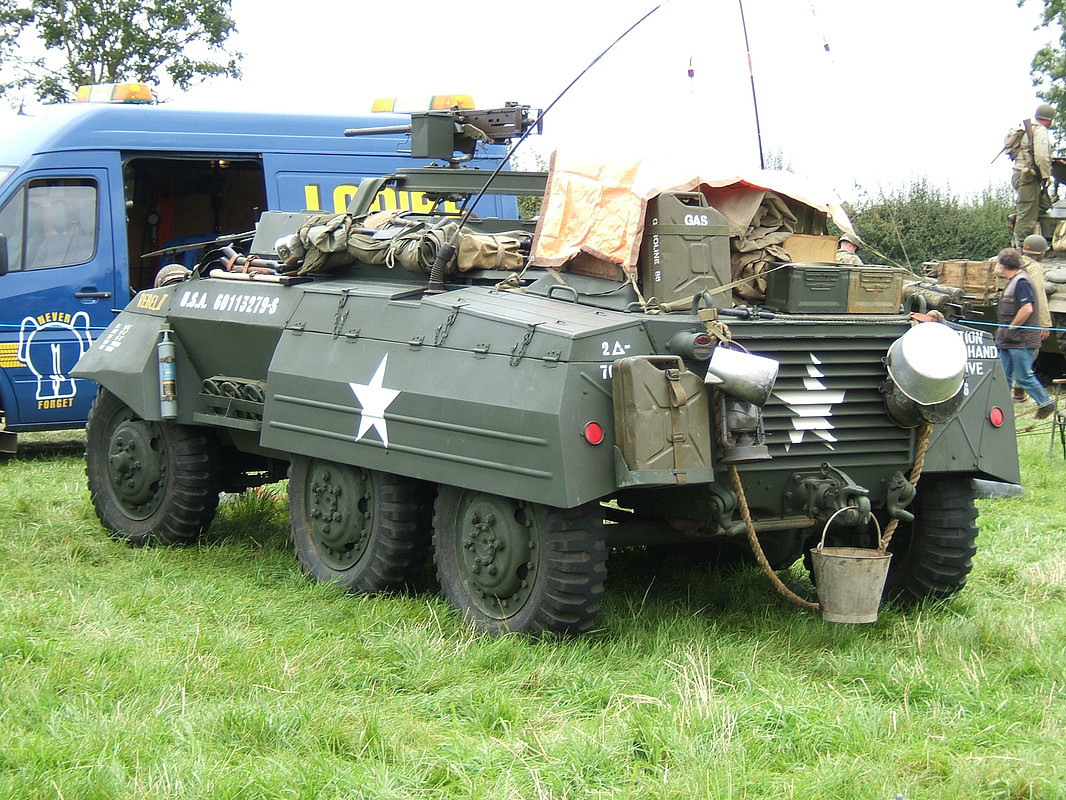 US M20 Armored Utility Car -- Plastic Model Military Vehicle Kit -- 1/ ...