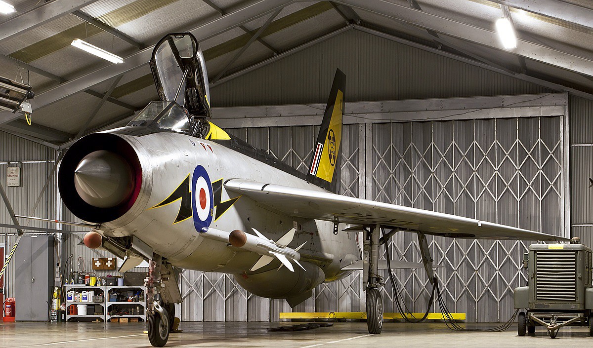 English Electric (BAC) Lightning F2A/F6 Fighter -- Plastic Model ...