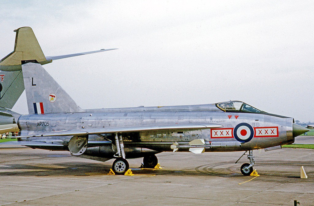 English Electric (BAC) Lightning F2A/F6 Fighter -- Plastic Model ...