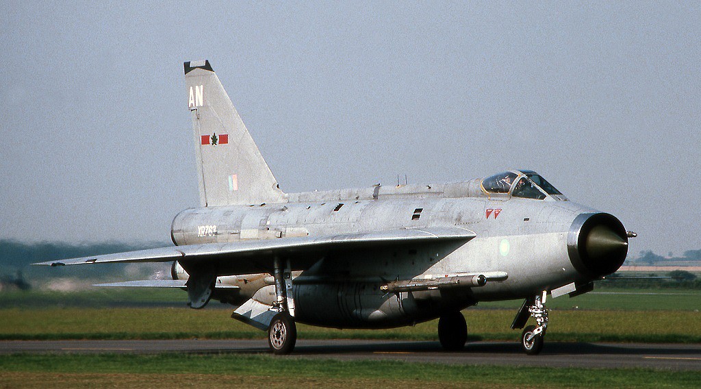 English Electric (BAC) Lightning F2A/F6 Fighter -- Plastic Model ...