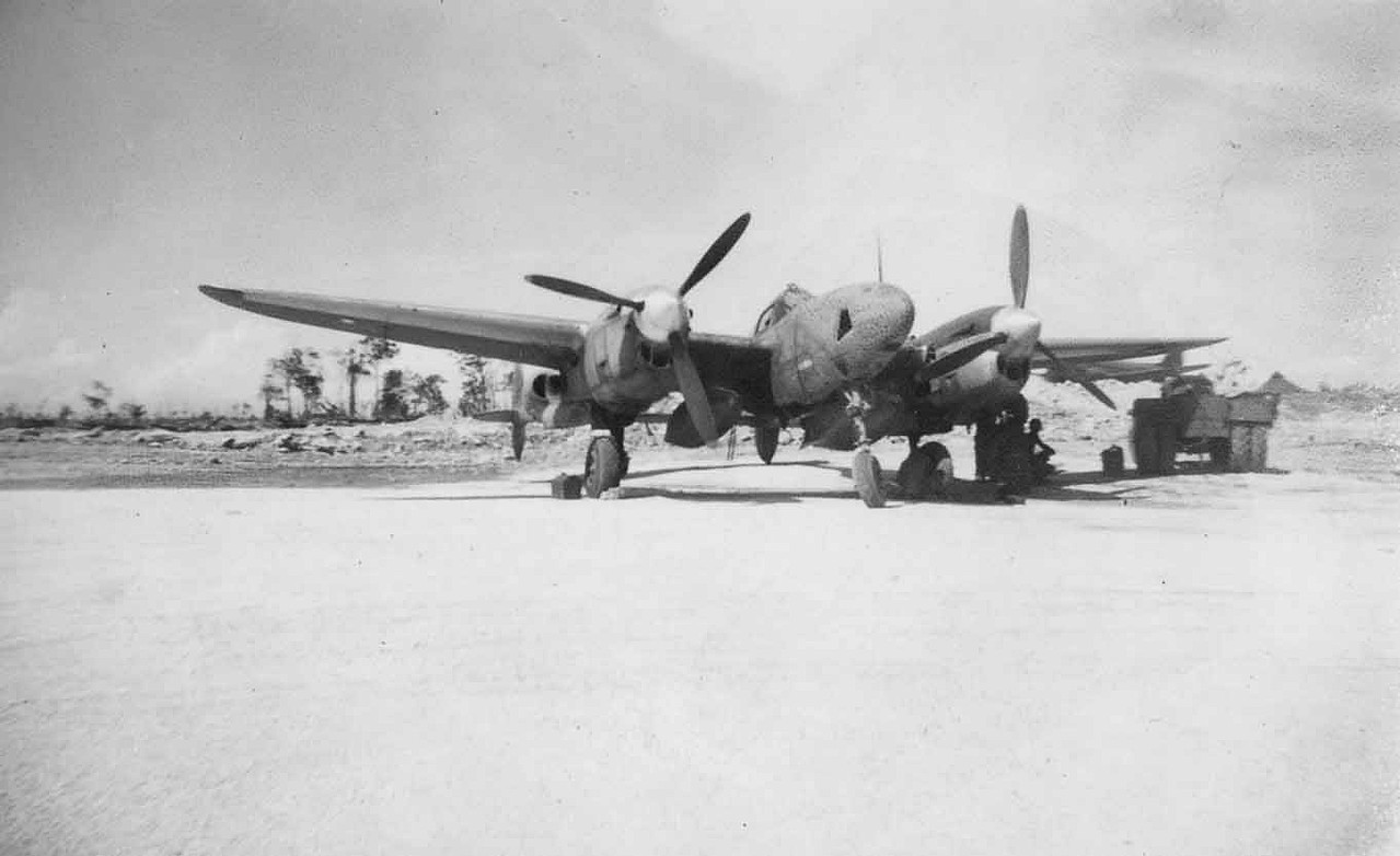 P38E/J/L Lightning Aircraft -- Plastic Model Airplane Kit -- 1/48 Scale ...