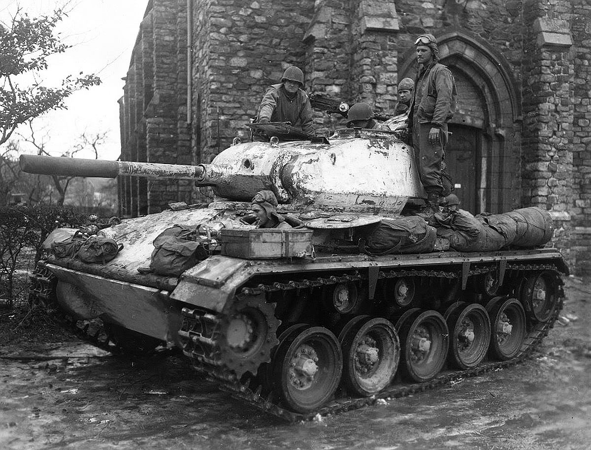 US Light Tank M24 Chaffee -- Plastic Model Military Vehicle Kit -- 1/35 ...