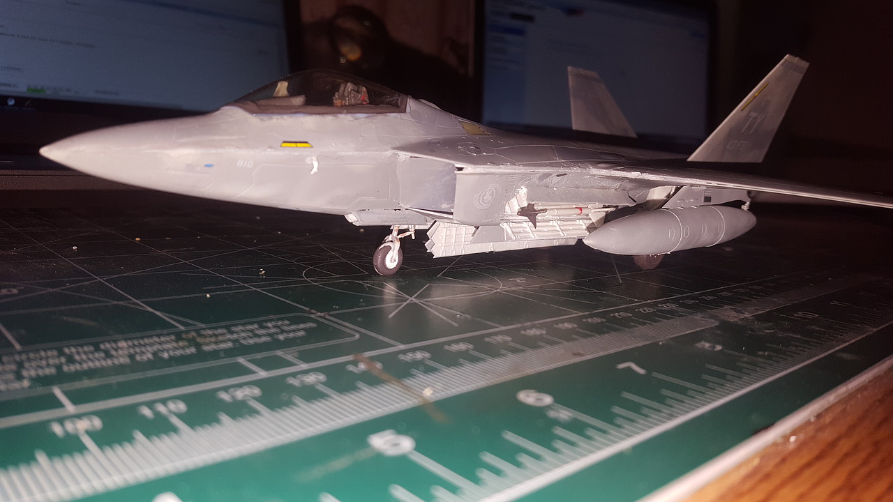 F-22 Raptor -- Plastic Model Airplane Kit -- 1/72 Scale -- #855984 ...