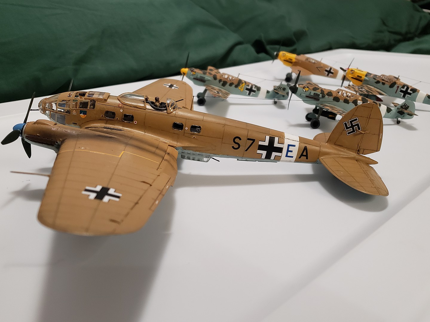 Heinkel He111 H6 Bomber -- Plastic Model Airplane Kit -- 1/72 Scale ...