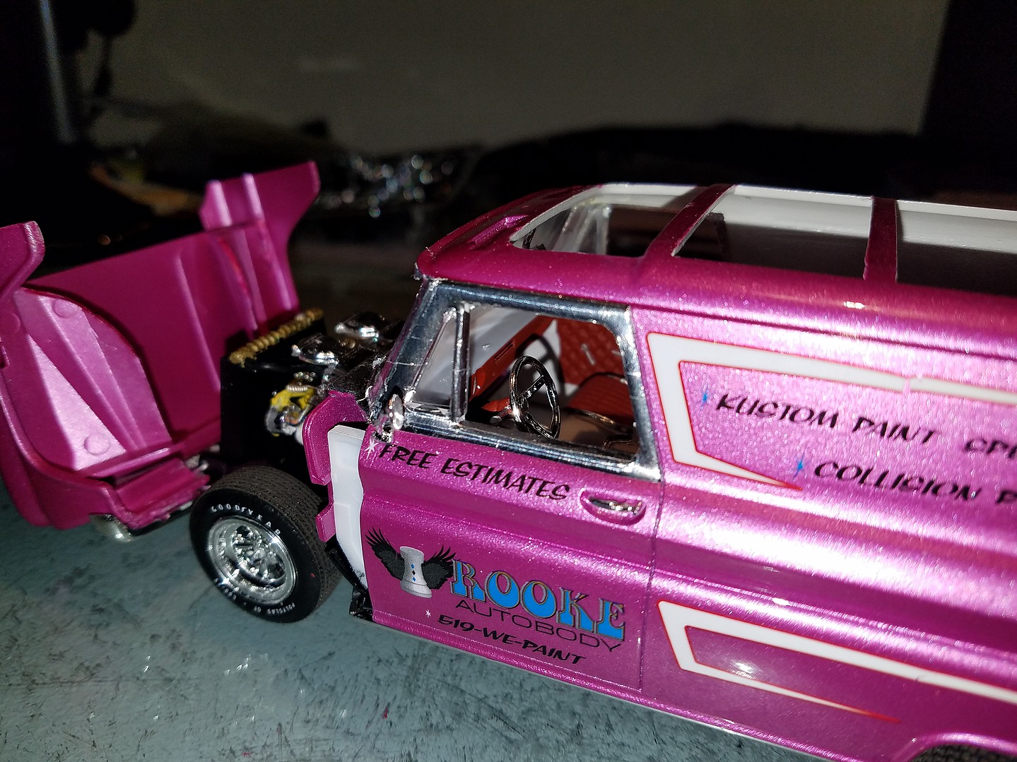 1966 Chevy Suburban -- Plastic Model Car Kit -- 1/25 Scale -- #854409 ...
